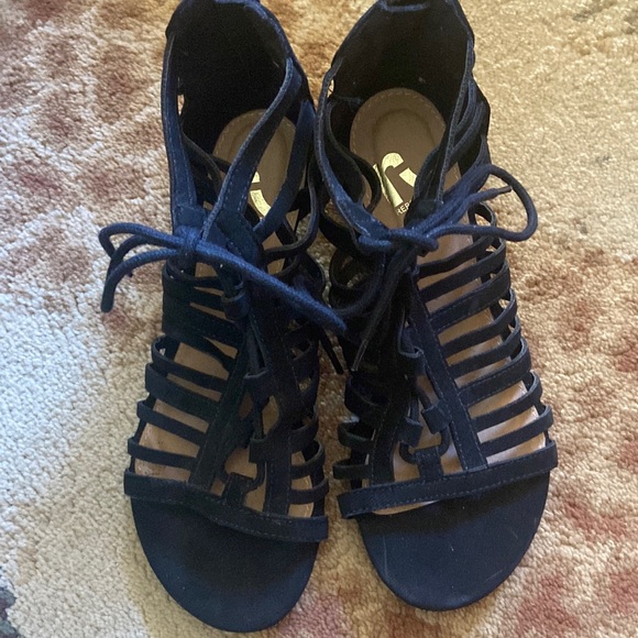 Report | Shoes | Report Suede Black Gladiator Sandals New Sz 6 | Poshmark